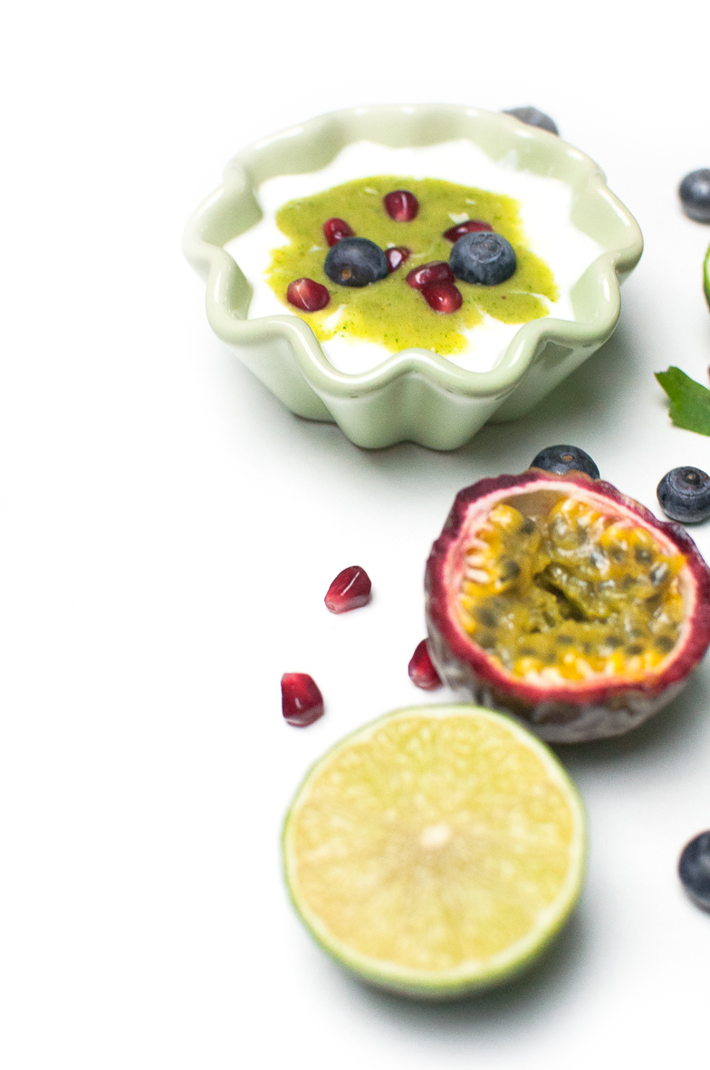 Limetten Joghurt mit Rucola Birnen Topping – vollgut-gutvoll